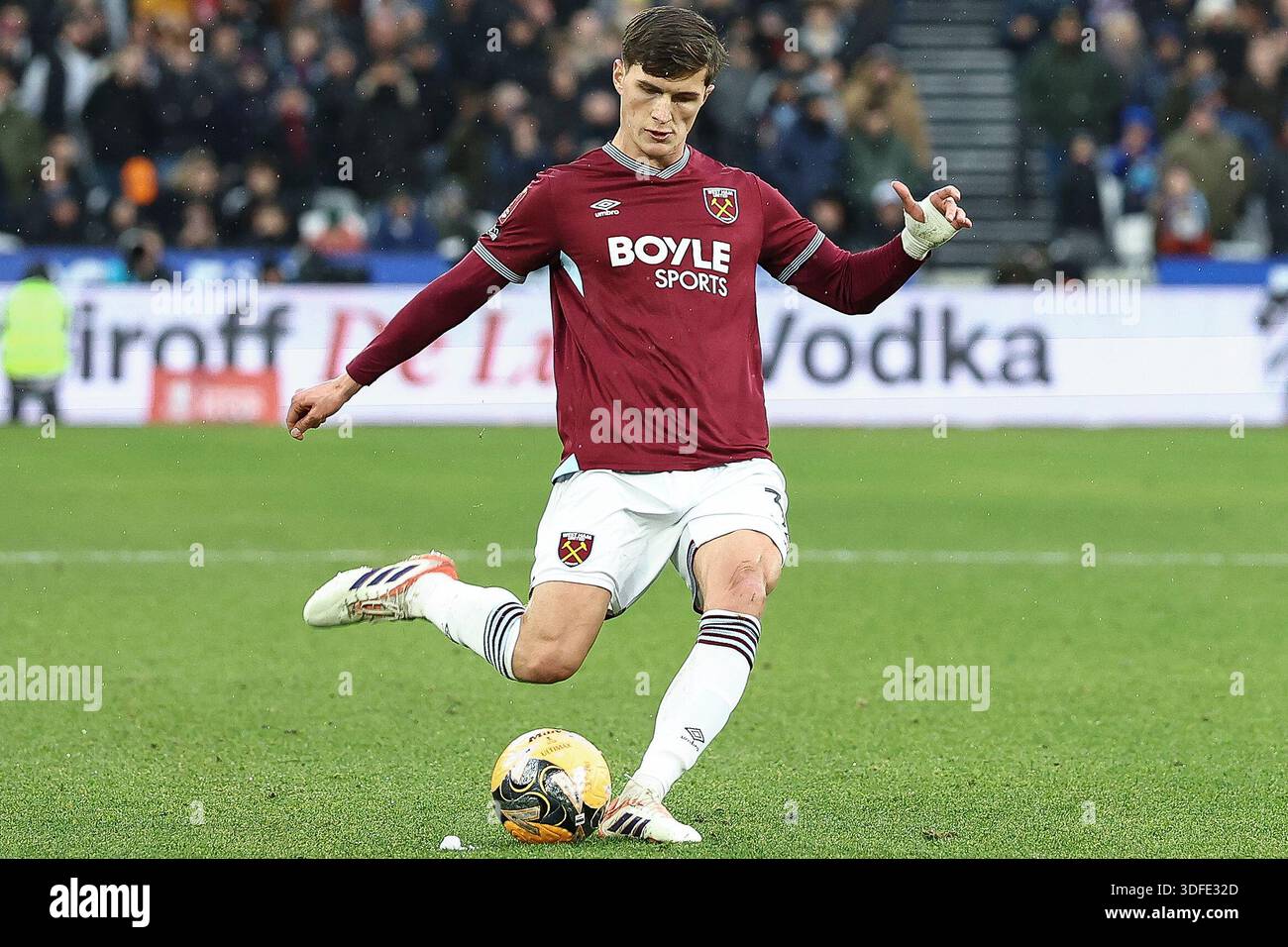 Freddie Potts of West Ham United, free-kick, during the West Ham United ...