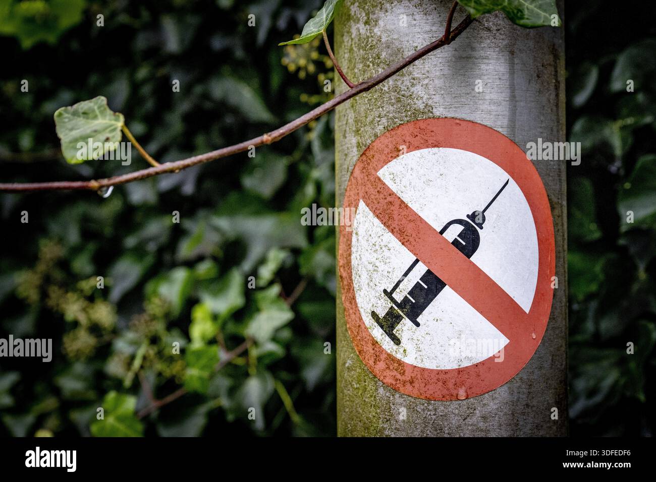 HAARLEM - Anti-drug use sticker ROBIN UTRECHT /ANP netherlands out ...