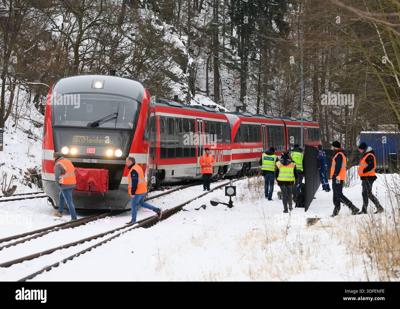 12 January 2026, Saxony, Glashütte: A regional train derailed at ...