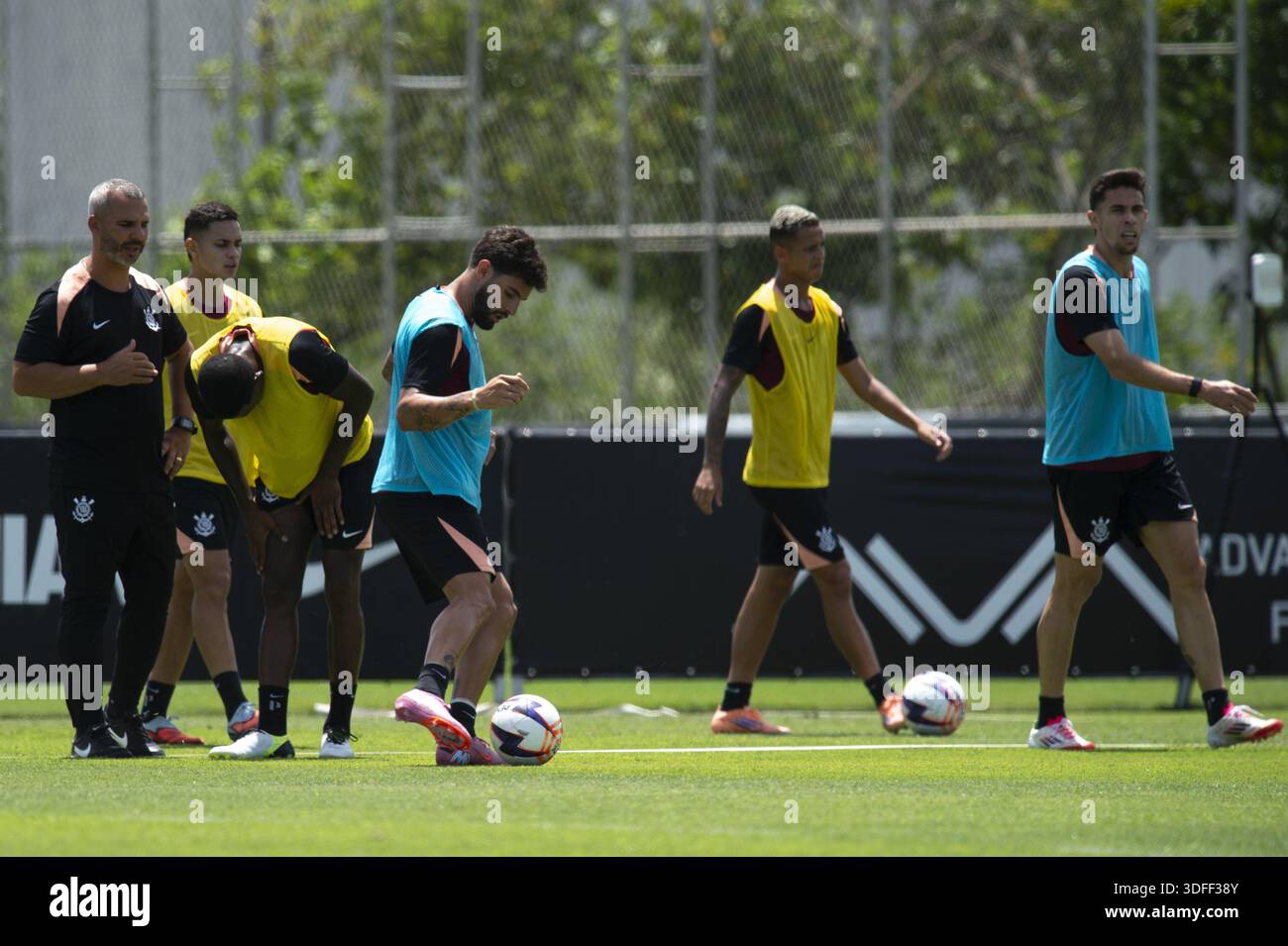 SP - SAO PAULO - 12/01/2026 - CORINTHIANS, TRAINING - Yuri Alberto and ...
