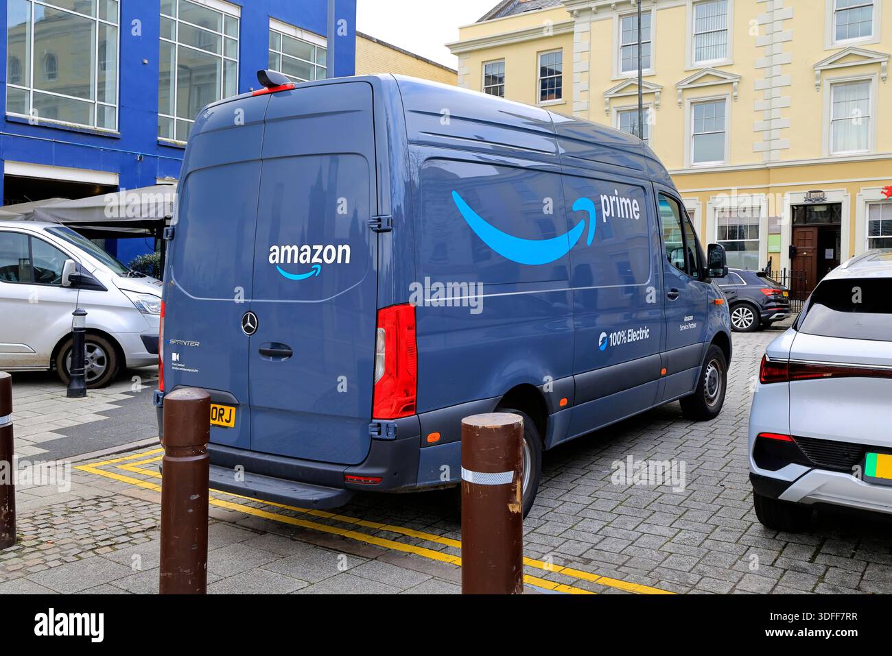 Amazon logo uk hi-res stock photography and images - Alamy