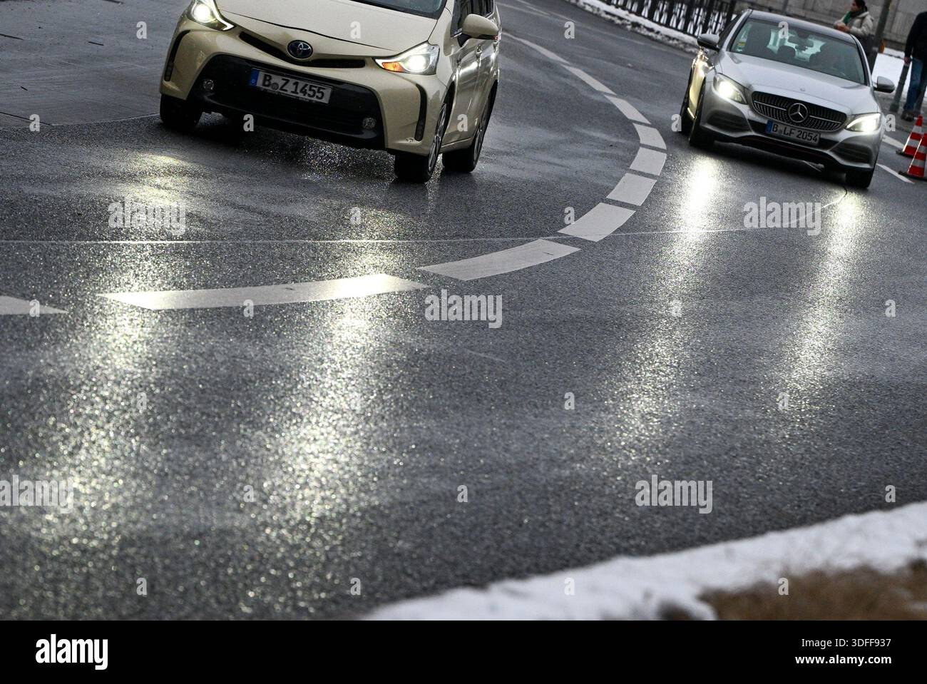 12 January 2026, Berlin: Tauentzienstraße is wet and slippery in the ...