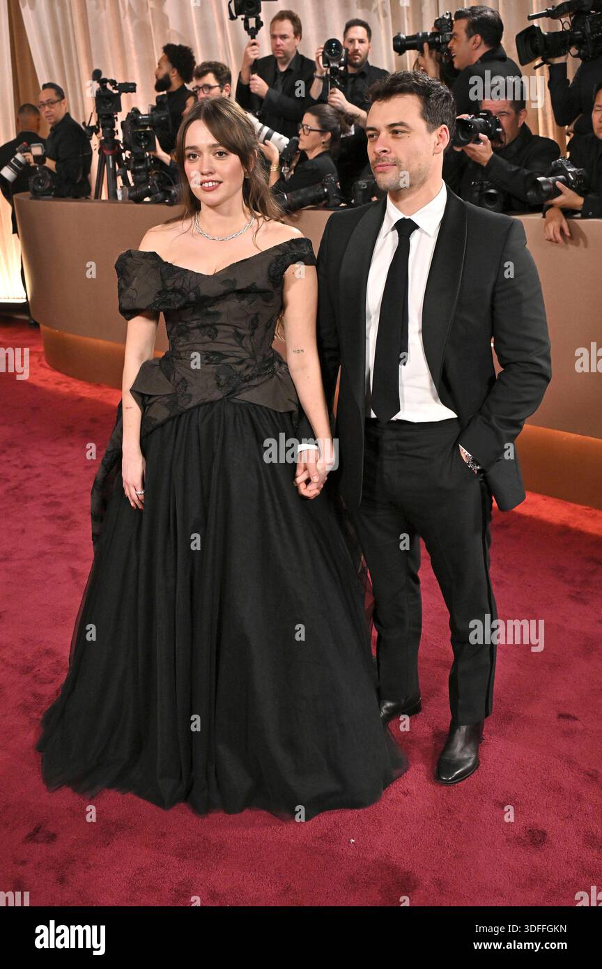 Aimee Lou Wood und Adam Long bei der Verleihung der 83. Golden Globe ...
