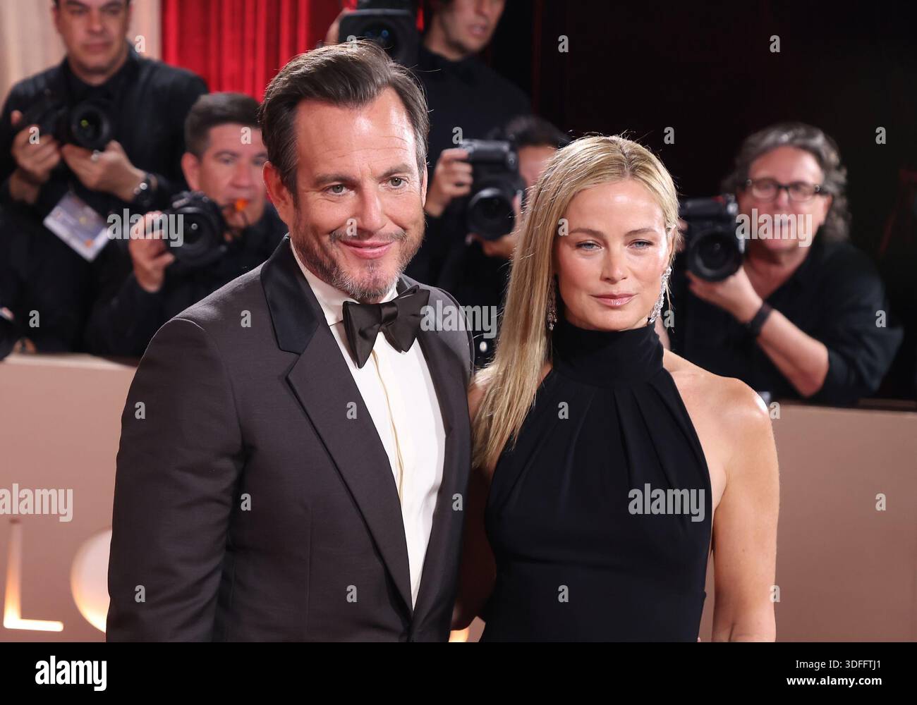 BEVERLY HILLS, CALIFORNIA - JANUARY 1:Carolyn Murphy and Will Arnett at ...