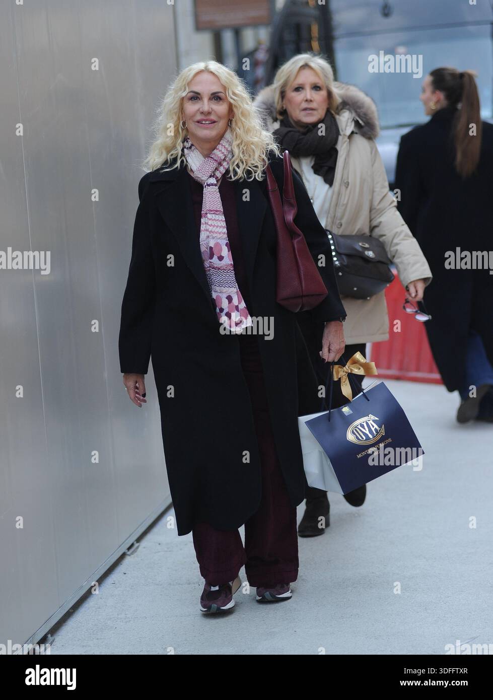 Milan Antonella Clerici arrives downtown with two friends, and after ...