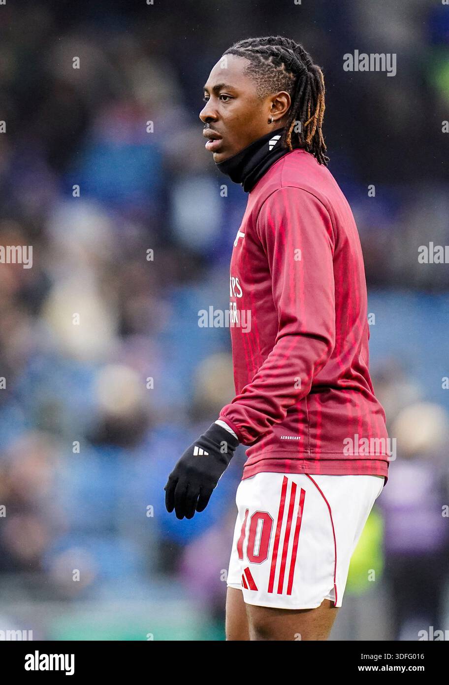 Arsenal midfielder Eberechi Eze (10) warm up during the Portsmouth v ...