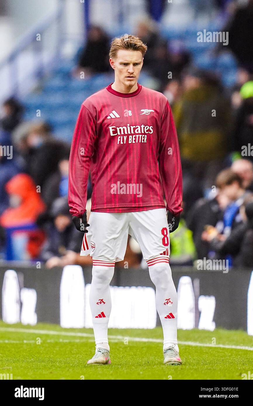 Arsenal midfielder Martin Ødegaard (8) warm up during the Portsmouth v ...