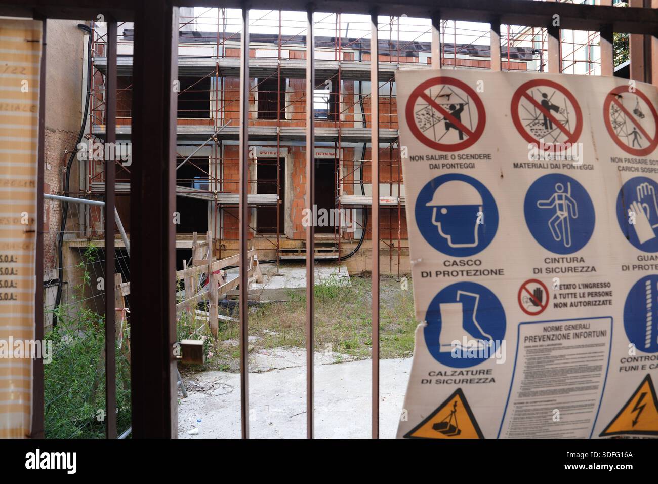 Milan, a building under construction in the courtyard is blocked by the ...