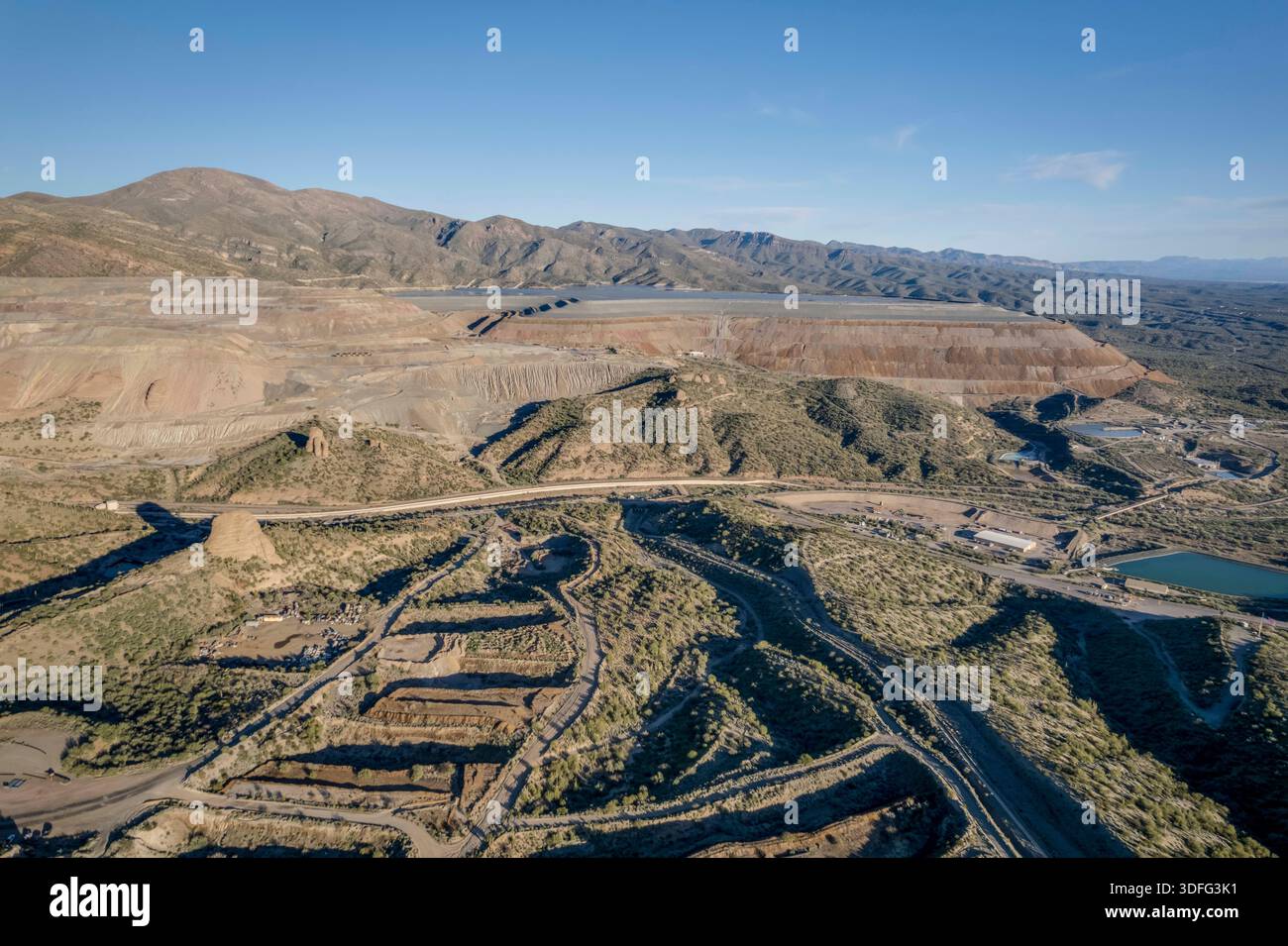 Kearny, Arizona, USA. 11th Jan, 2026. The ASARCO Ray Open Pit Mine and ...