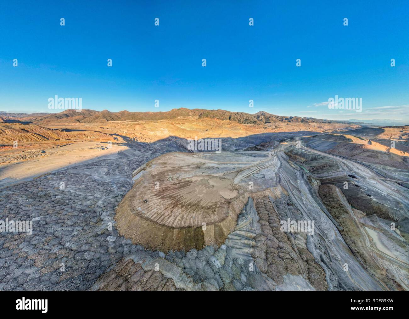 Kearny, Arizona, USA. 11th Jan, 2026. The ASARCO Ray Open Pit Mine ...