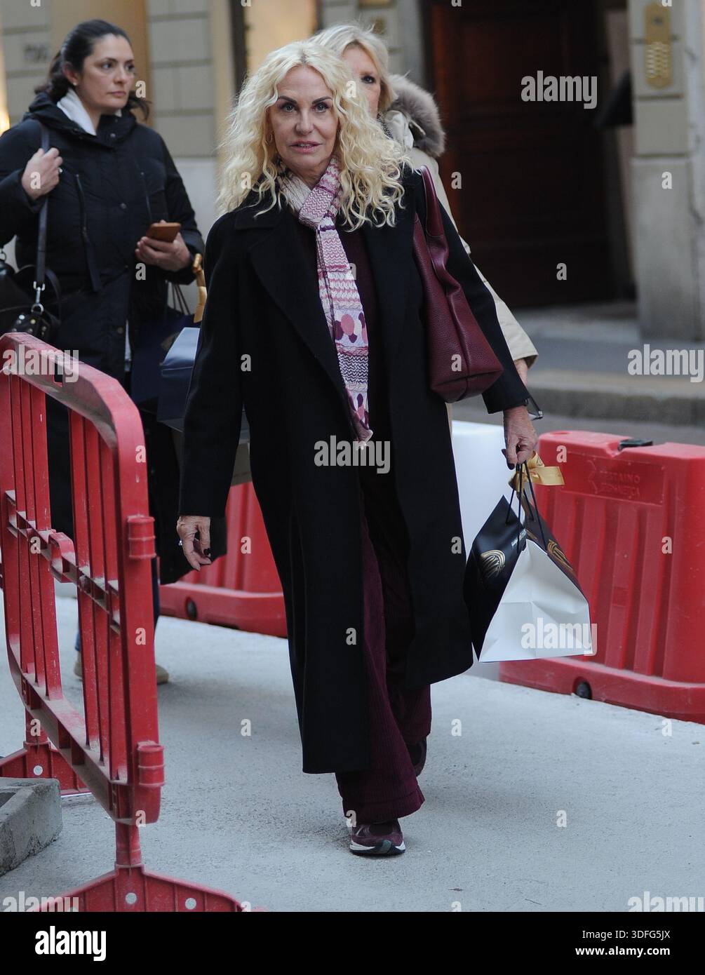 Milan Antonella Clerici arrives downtown with two friends, and after ...
