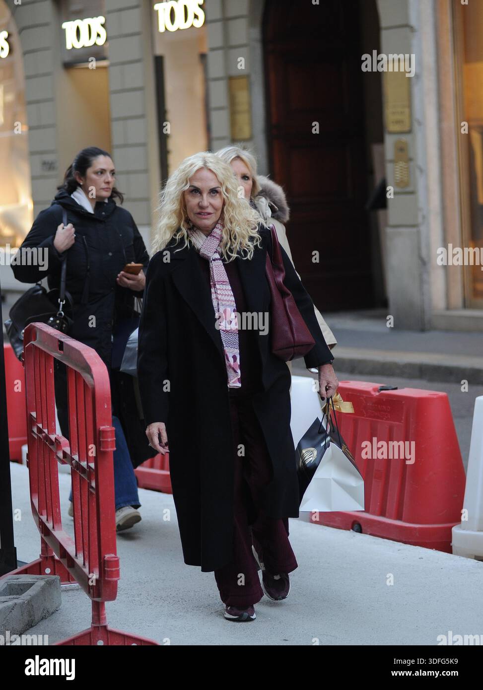 Milan Antonella Clerici arrives downtown with two friends, and after ...