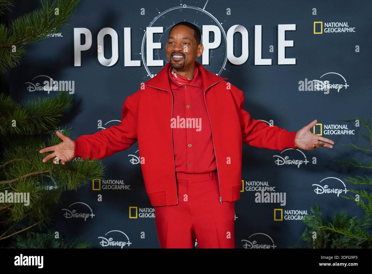 Will Smith poses for photographers upon arrival at the premiere for ...