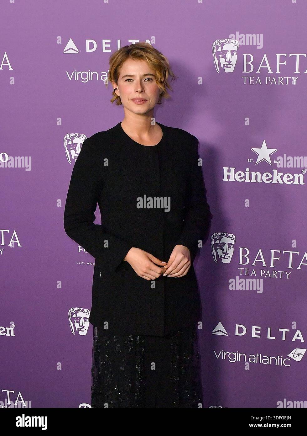 Beverly Hills, United States. 10th Jan, 2026. Jessie Buckley attends ...