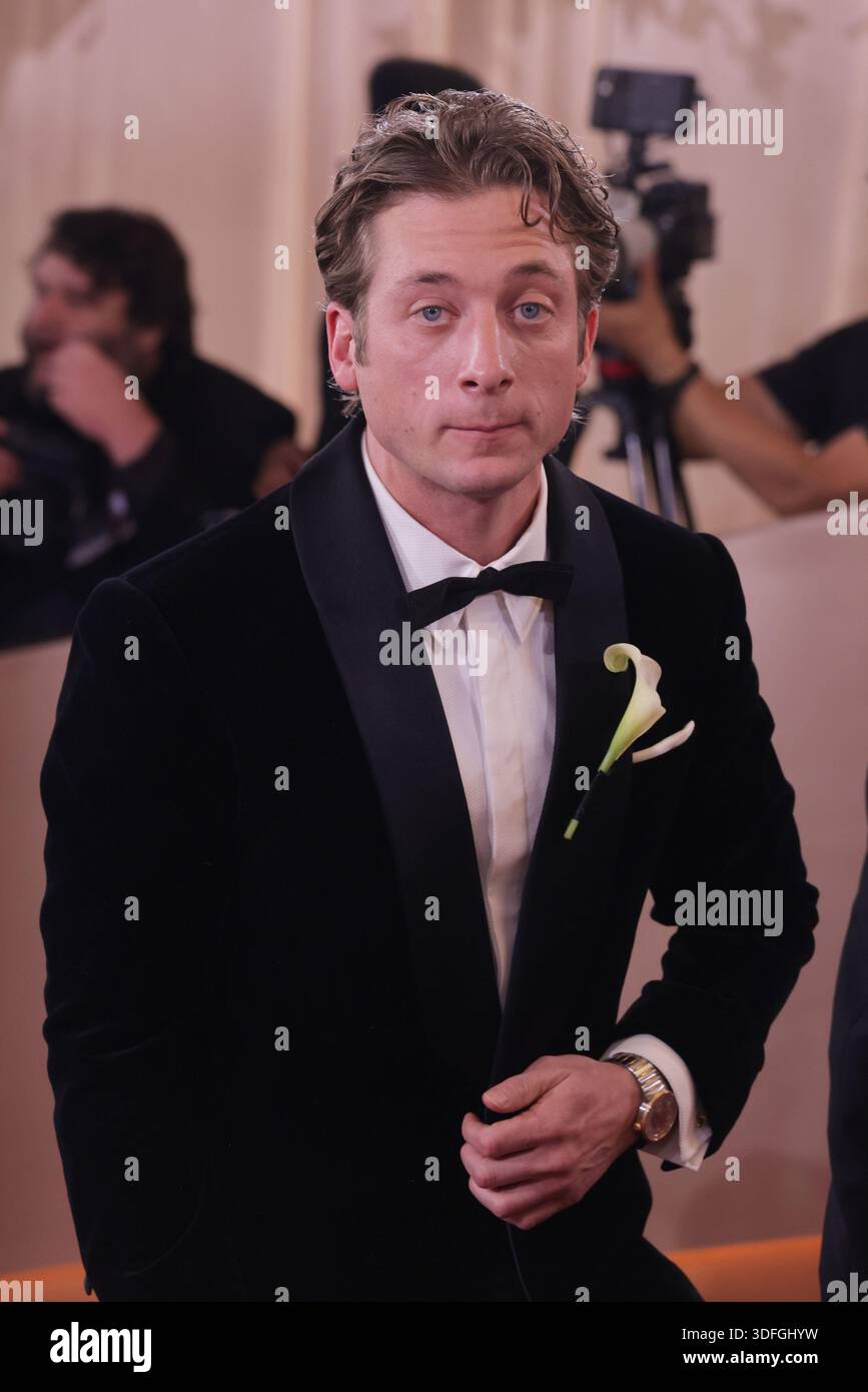 Jeremy Allen White attends the 83rd annual Golden Globe Awards at The ...