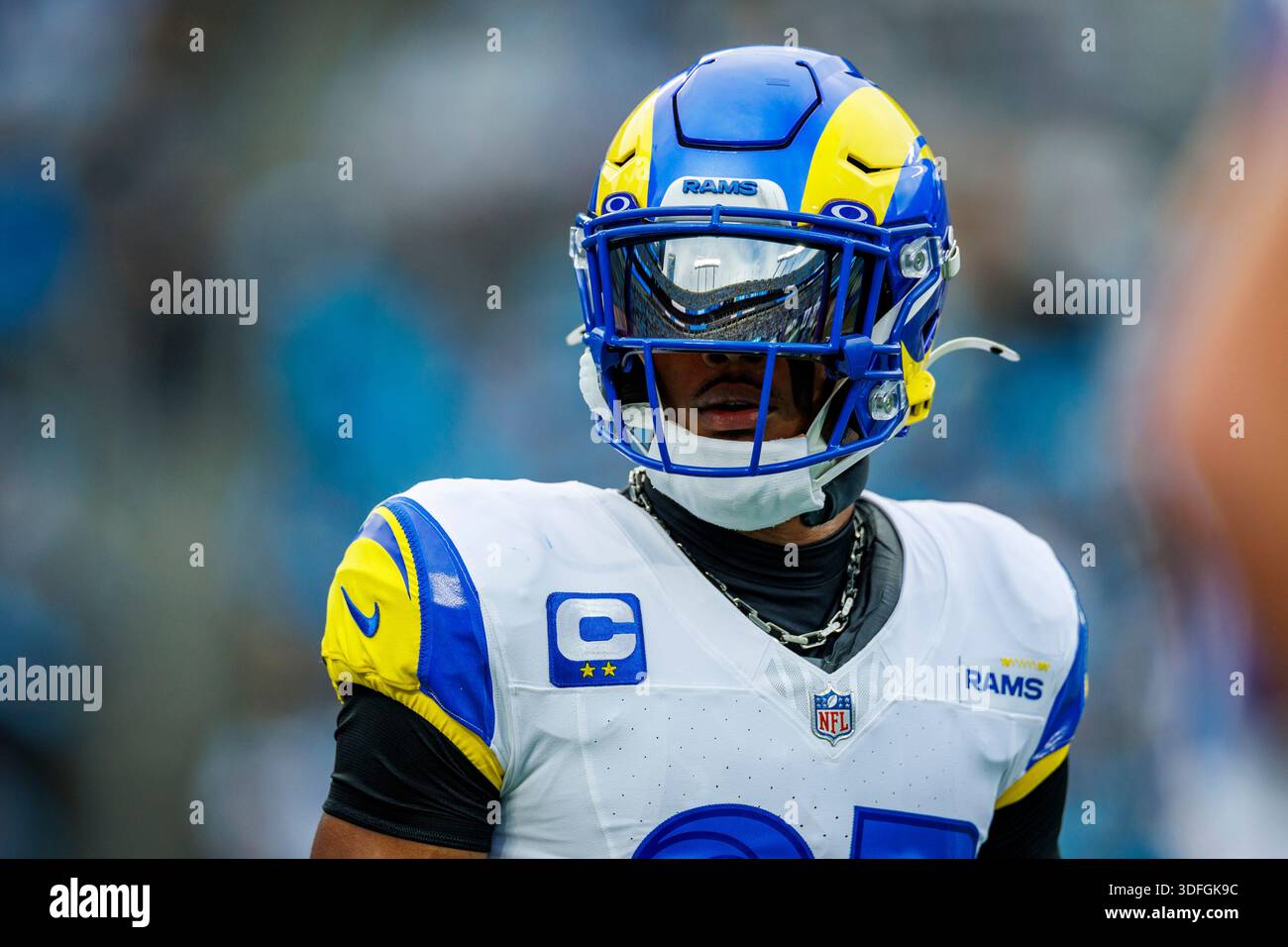 Los Angeles Rams safety Quentin Lake (37) warms up before an NFL ...