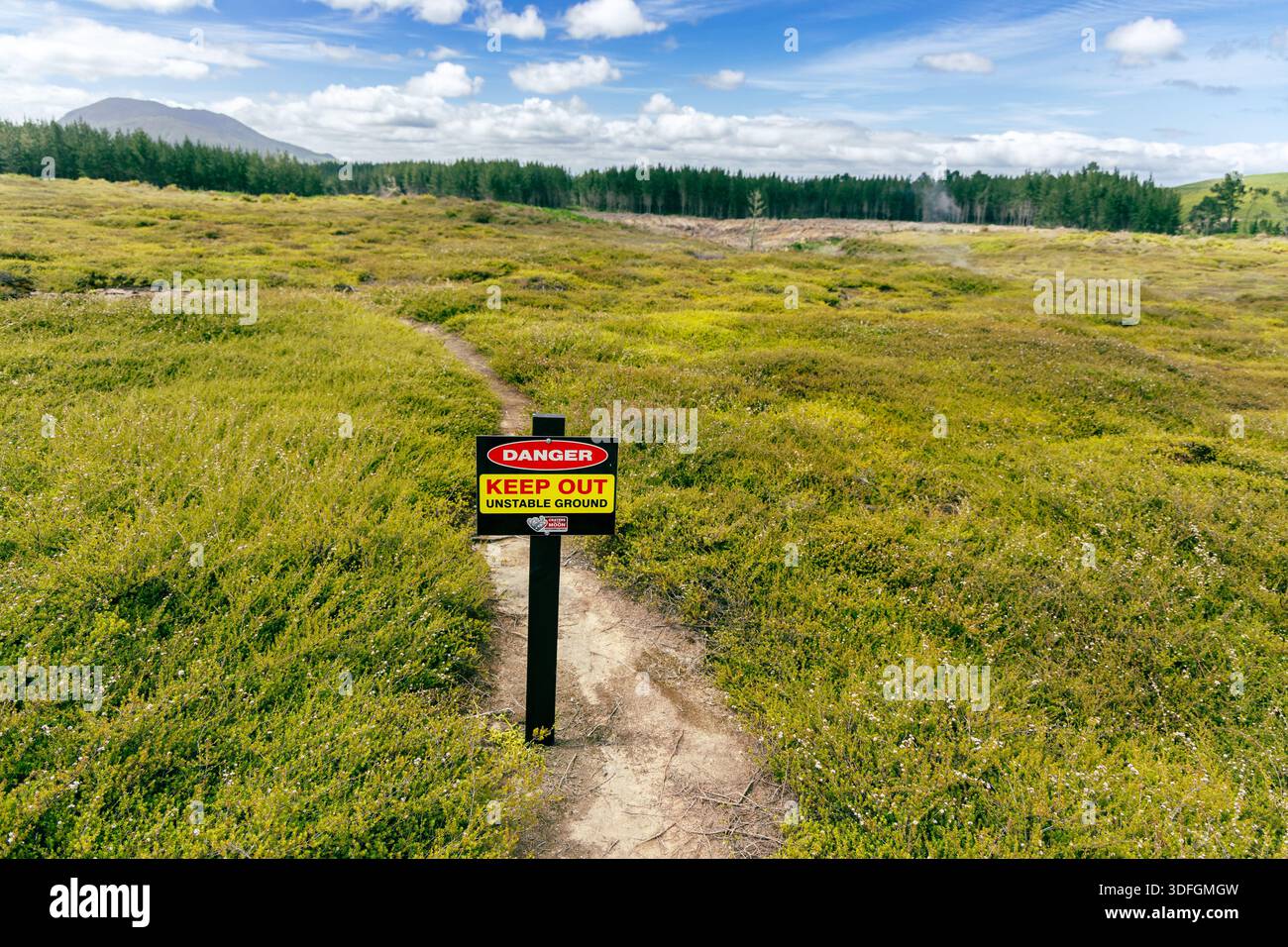 Danger collapse sign in hi-res stock photography and images - Alamy