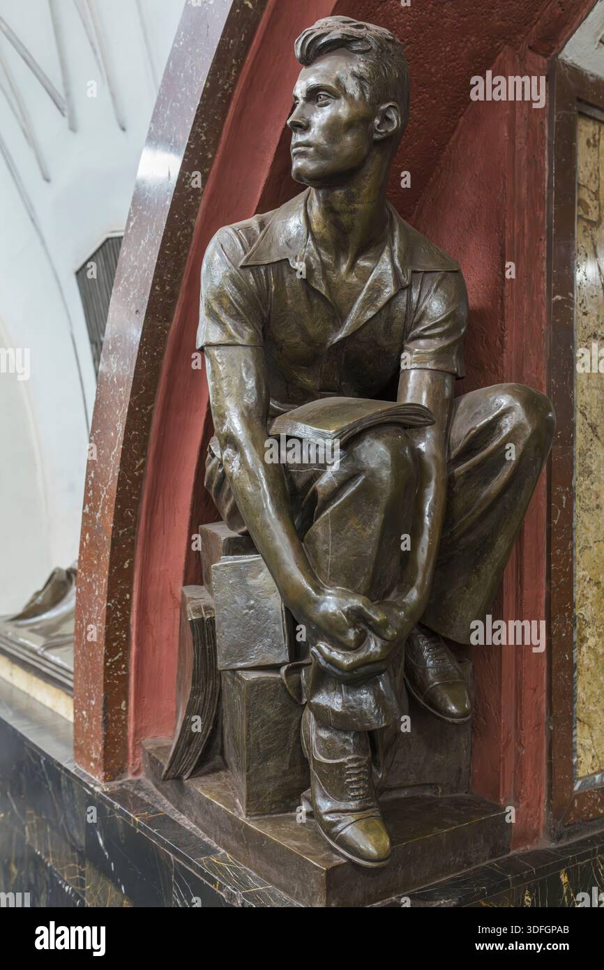 Statue boy student book hi-res stock photography and images - Alamy