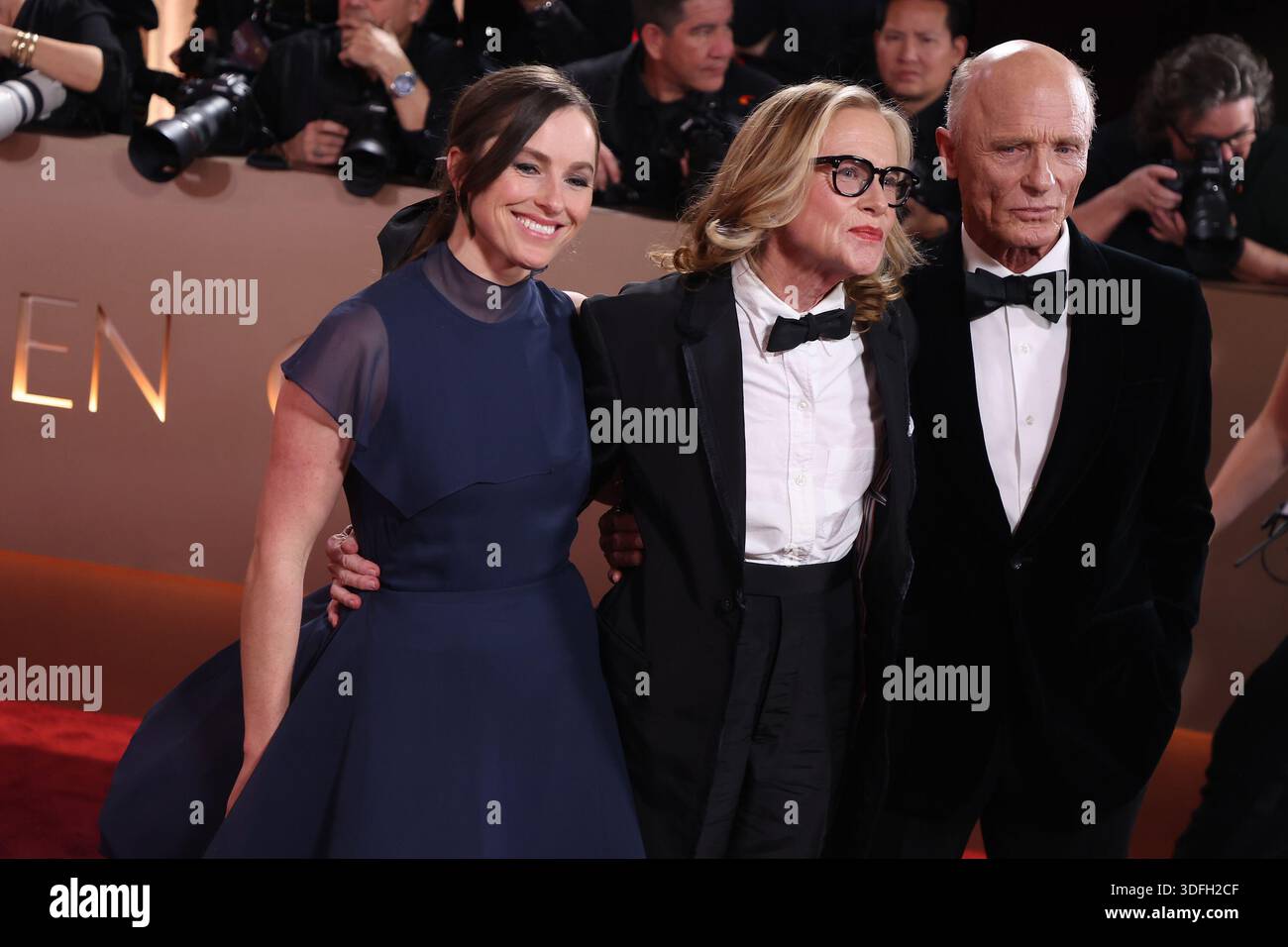 BEVERLY HILLS, CALIFORNIA - JANUARY 11: Amy Madigan, Ed Harris and ...