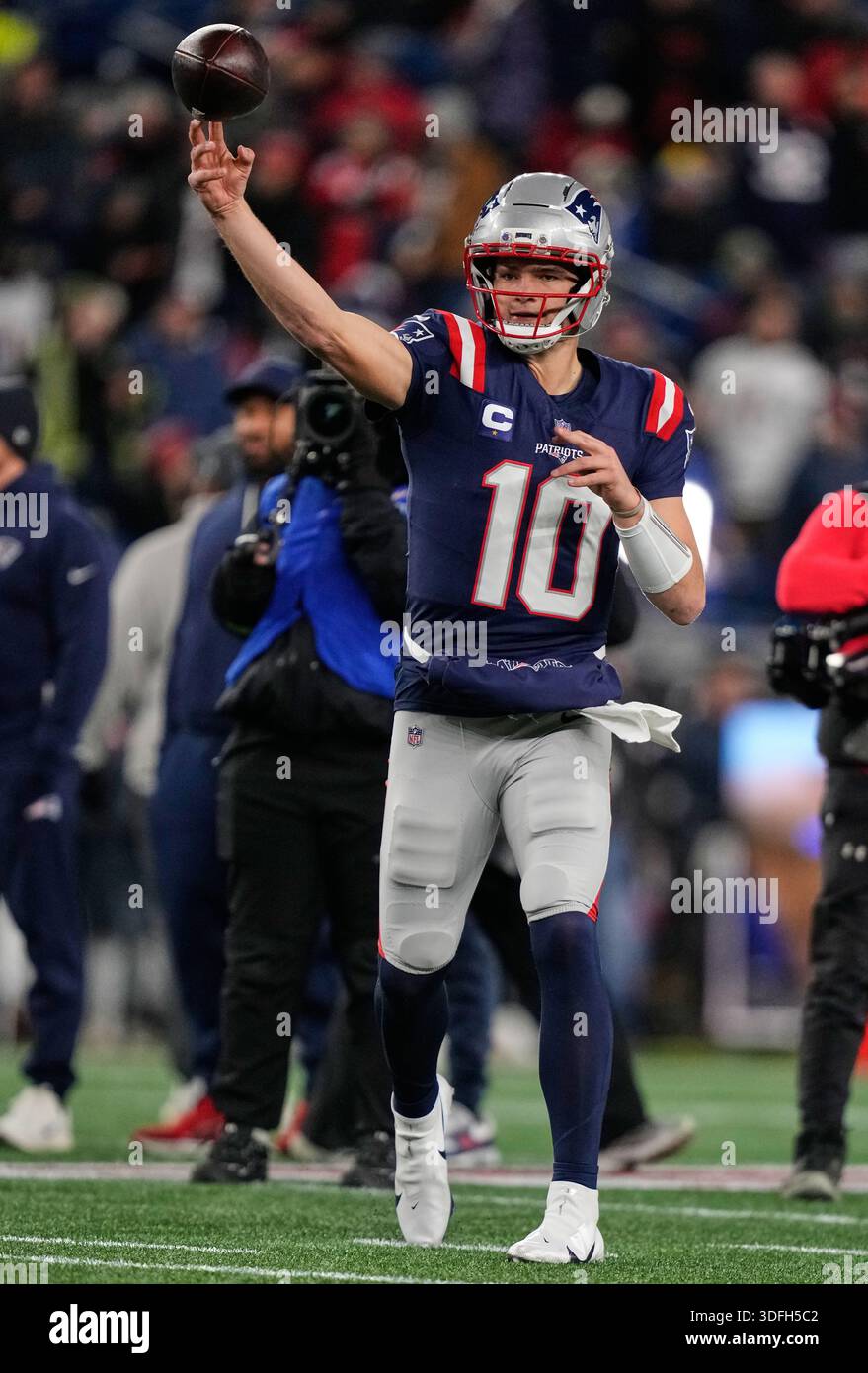 New England Patriots quarterback Drake Maye (10) prior to an NFL wild ...