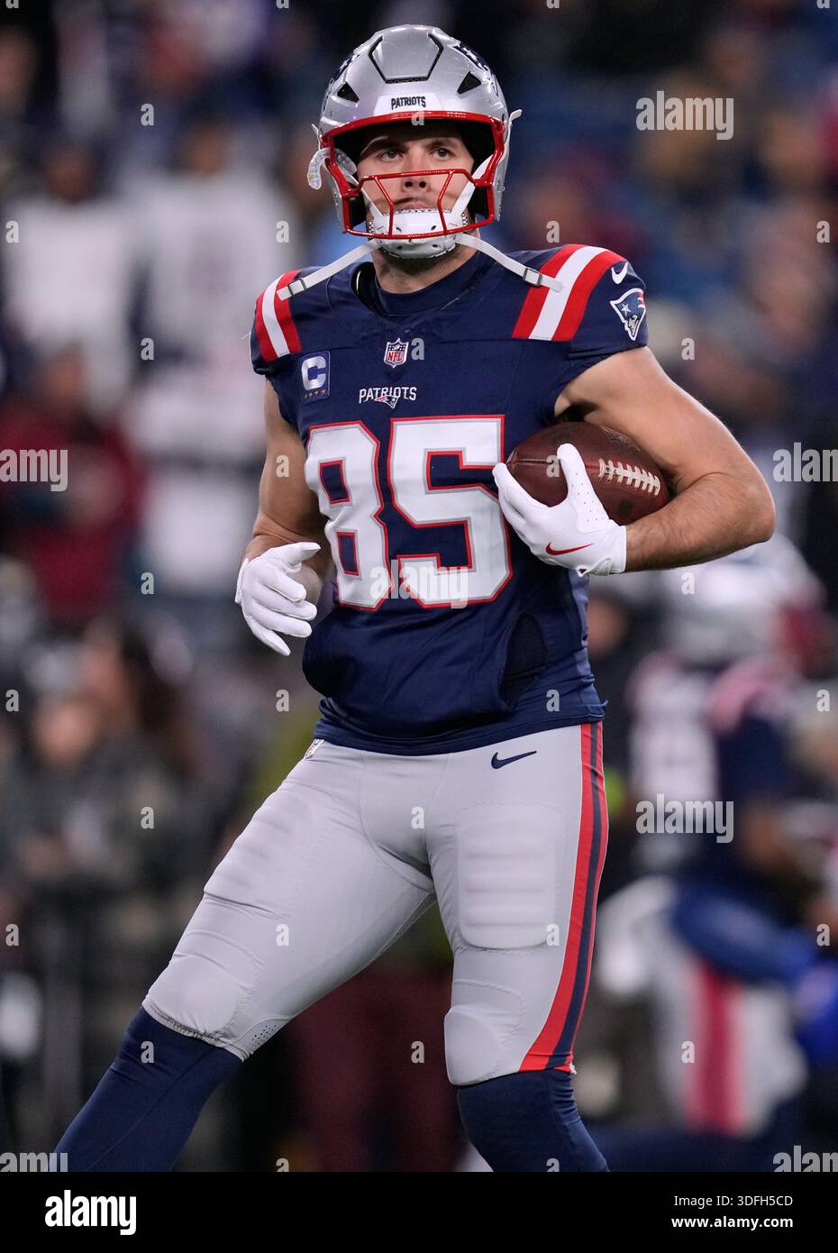 New England Patriots tight end Hunter Henry (85) prior to an NFL wild ...
