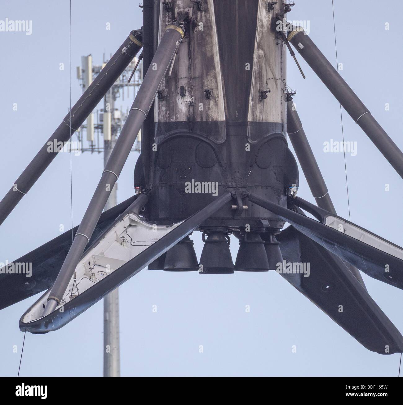 January 12th 2026 SpaceX offloads their Falcon 9 B1069-29 from ASOG A ...