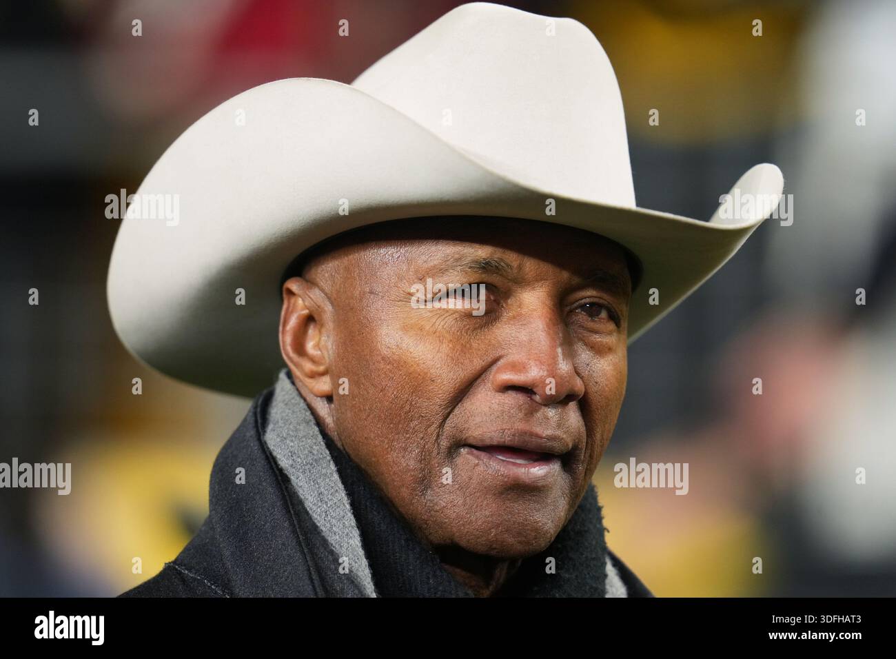 Former Pittsburgh Steelers cornerback Mel Blount walks on the field ...