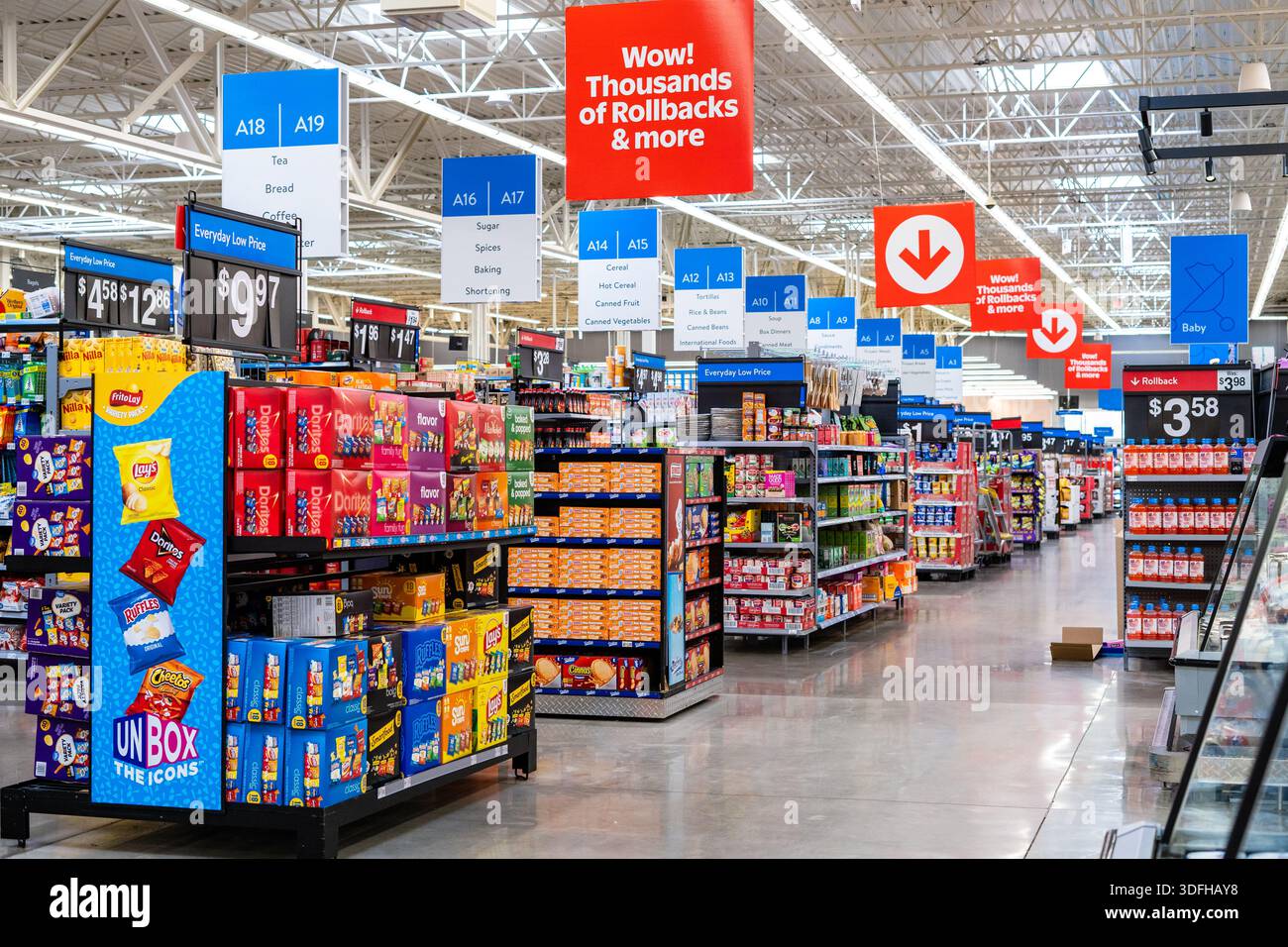 Walmart store interior hi-res stock photography and images - Alamy