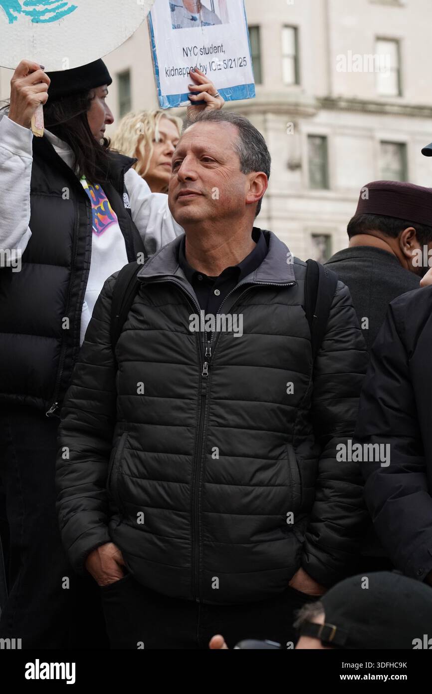 Brad Landauer former New York comptroller, and mayoral candidate, and ...
