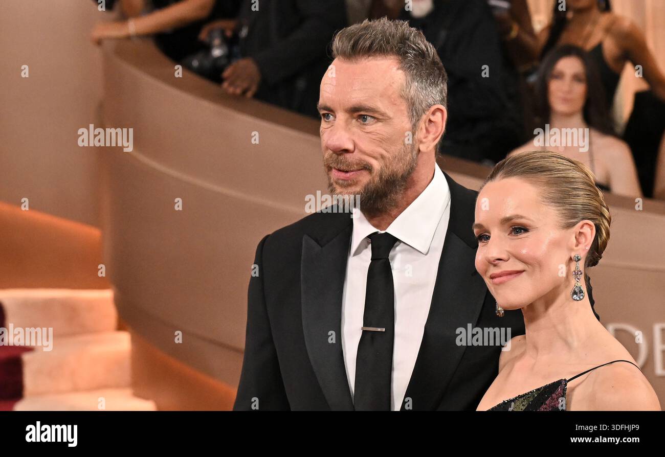 Dax Shepard and Kristen Bell arriving at the 83rd Annual Golden Globes ...