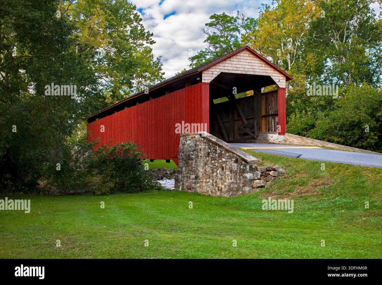 Pool forge covered bridge hi-res stock photography and images - Alamy