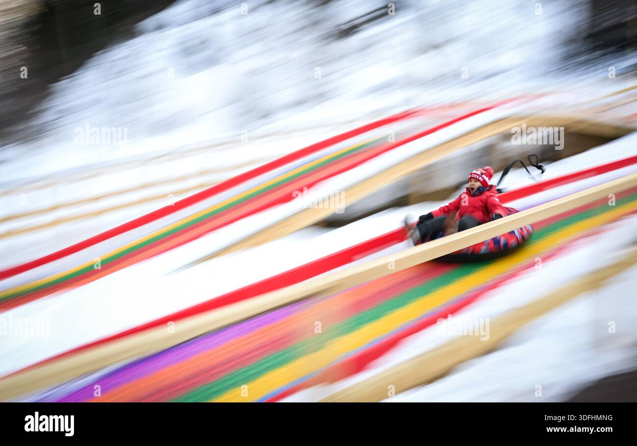 (260113) -- BEIJING, Jan. 13, 2026 (Xinhua) -- A child enjoys ice slide ...