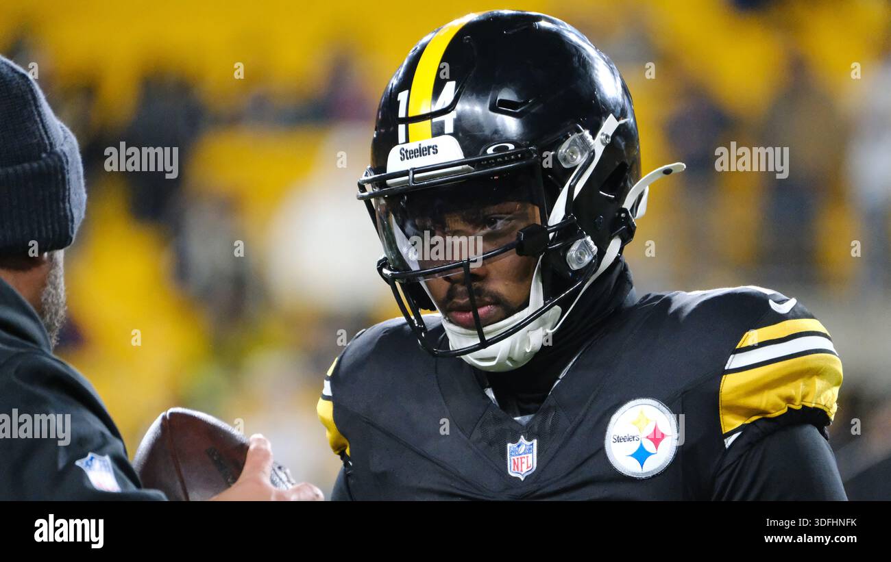 Jan 12, 2025: Kenneth Gainwell #14 during the Pittsburgh Steelers vs ...