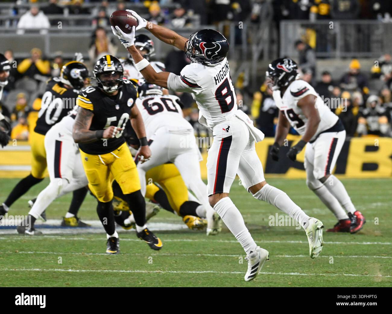 Houston wide receiver Jayden Higgins (81) catches a pass from ...