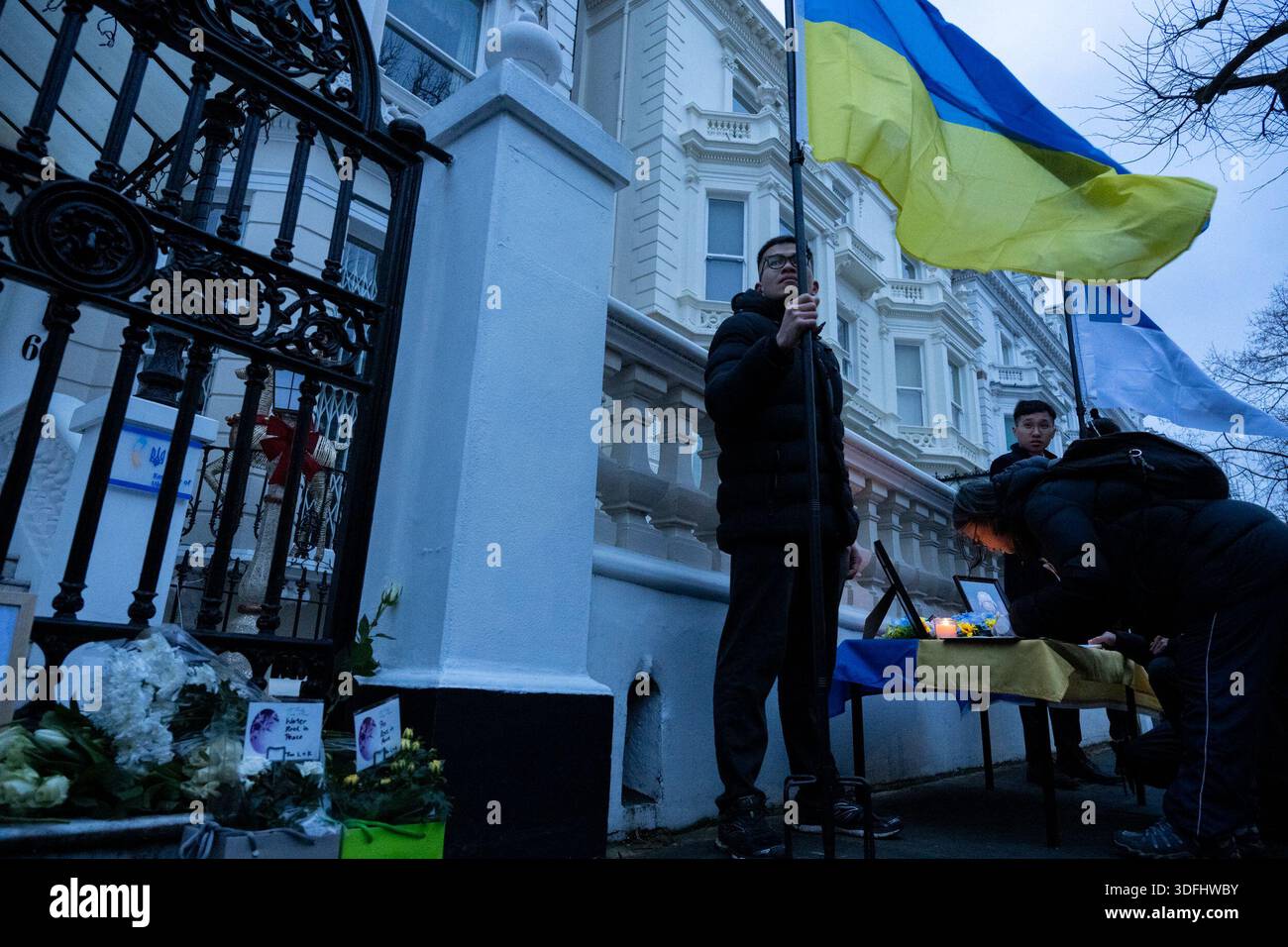 People signing the memorial booklet for the two sacrificed volunteer ...