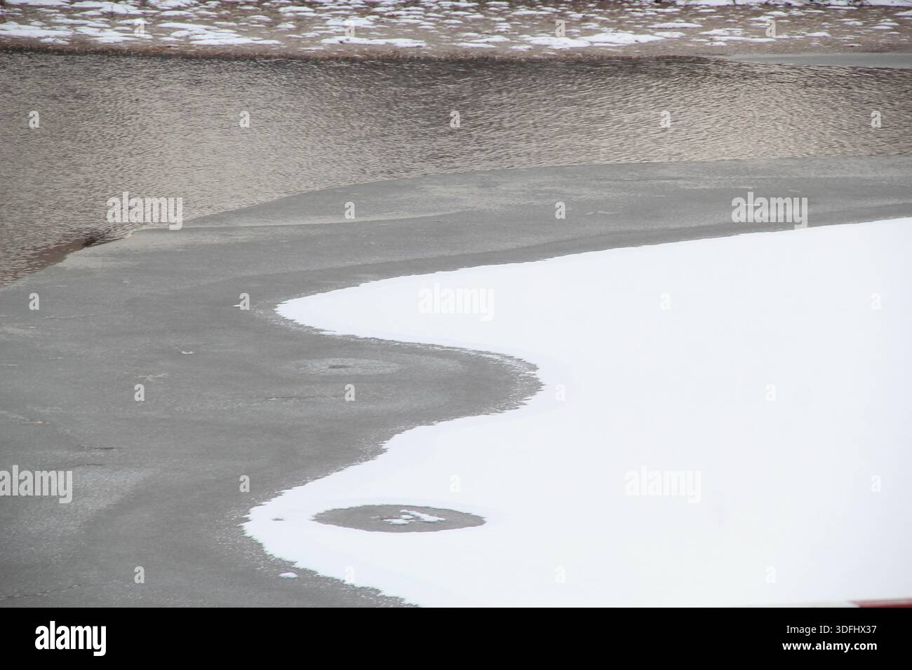 A heavy snowfall hits Weihai City, east China's Shandong Province, 10 ...