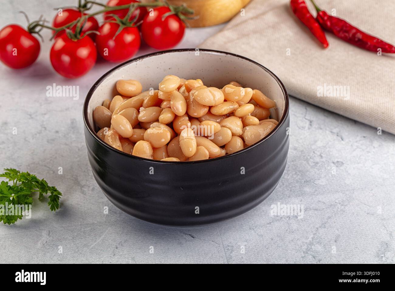 Canned white stew beans in the bowl Stock Photo - Alamy
