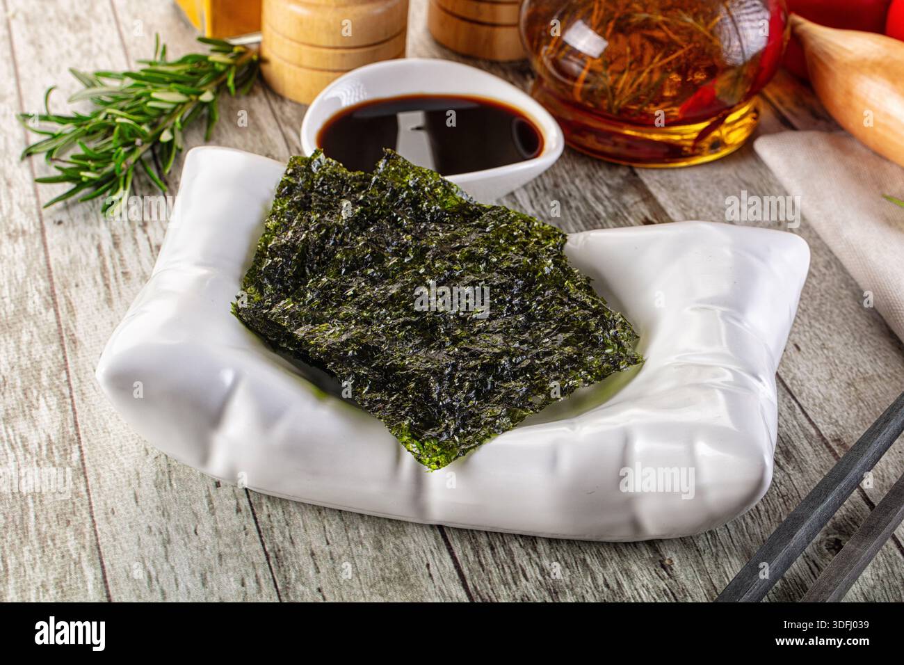Seaweed roasted nori chips heap snack Stock Photo - Alamy
