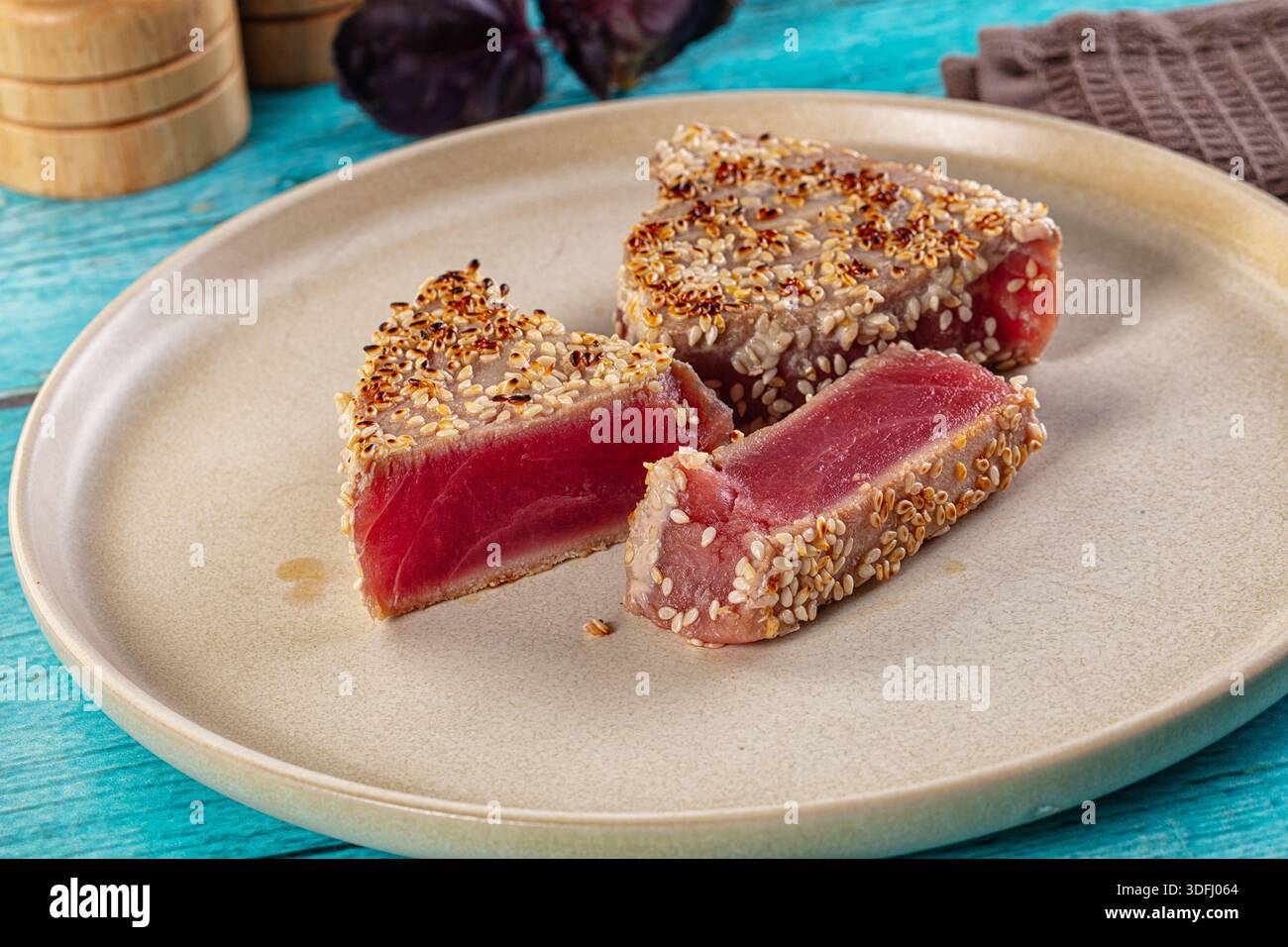 Japanese Tuna tataki with sesame seeds Stock Photo - Alamy