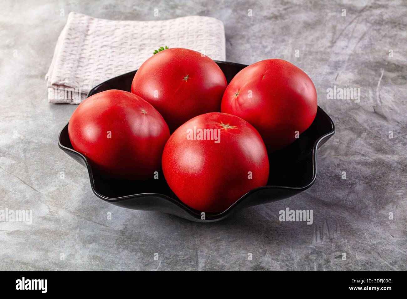 Raw ripe red juicy tomato heap Stock Photo - Alamy