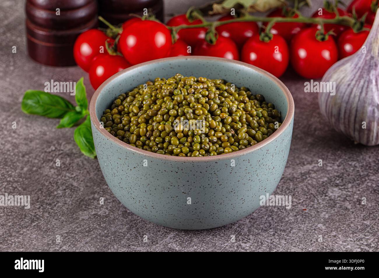 Raw dry mash green beans heap in the bowl Stock Photo - Alamy