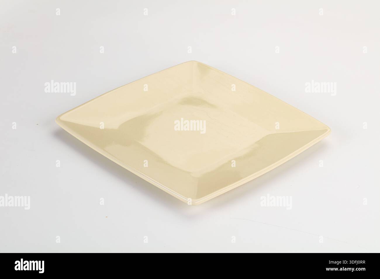 Empty clean color plate dishware isolated Stock Photo - Alamy