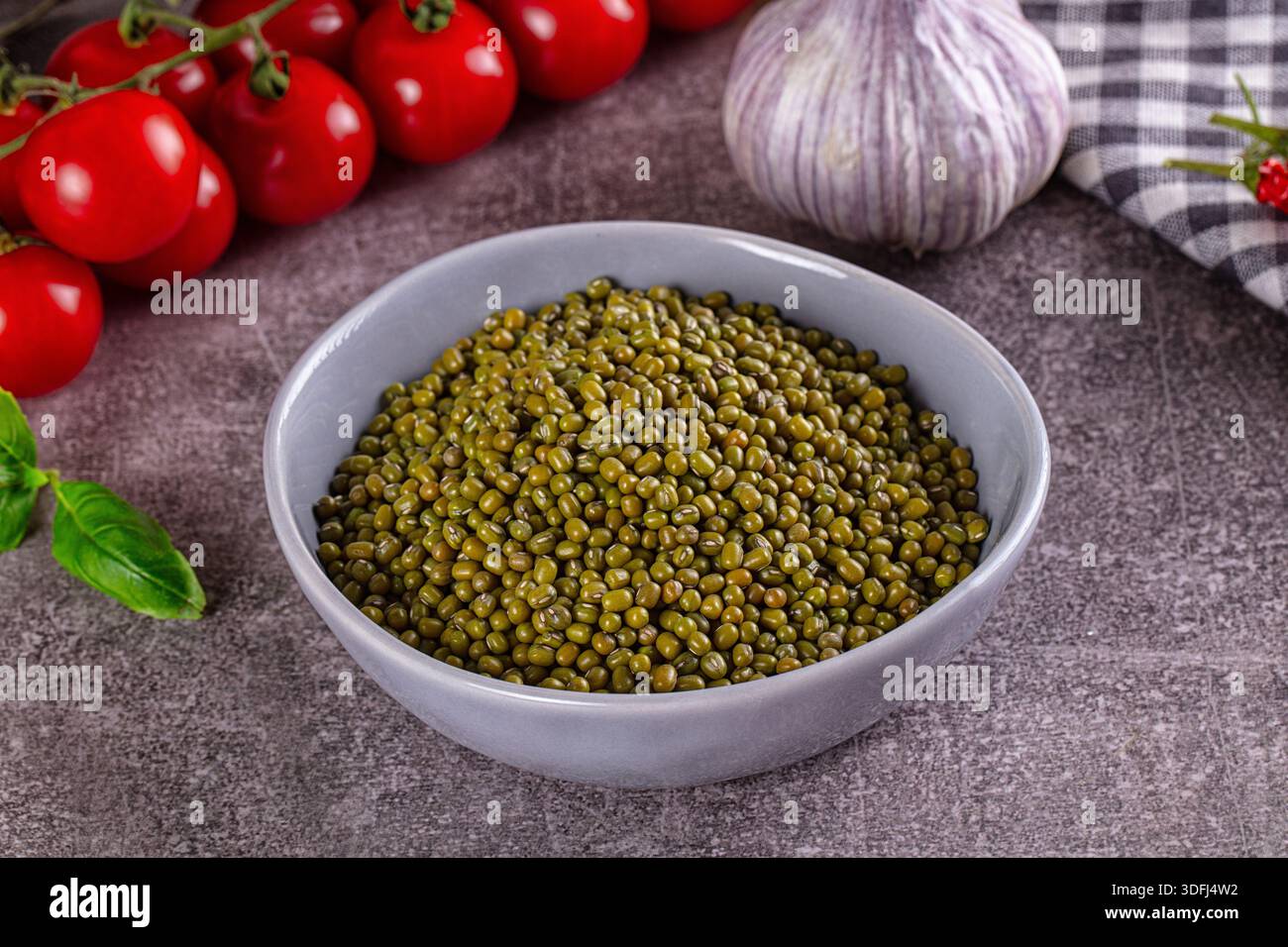 Raw dry mash green beans heap in the bowl Stock Photo - Alamy