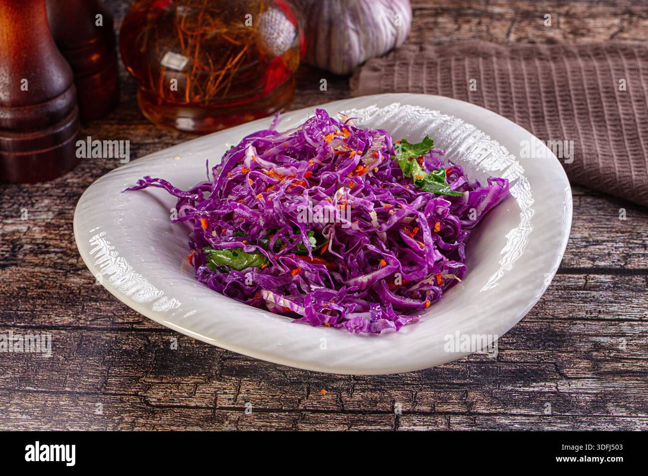 Salad with fresh pirple shredded cabbage and carrot Stock Photo - Alamy