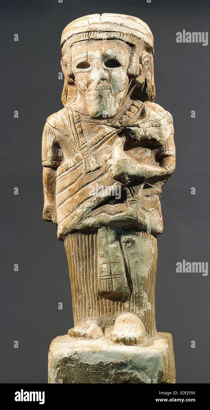 7639. Limestone statue of Yerah Azar, ruler of Amon, son of Zakir, son ...