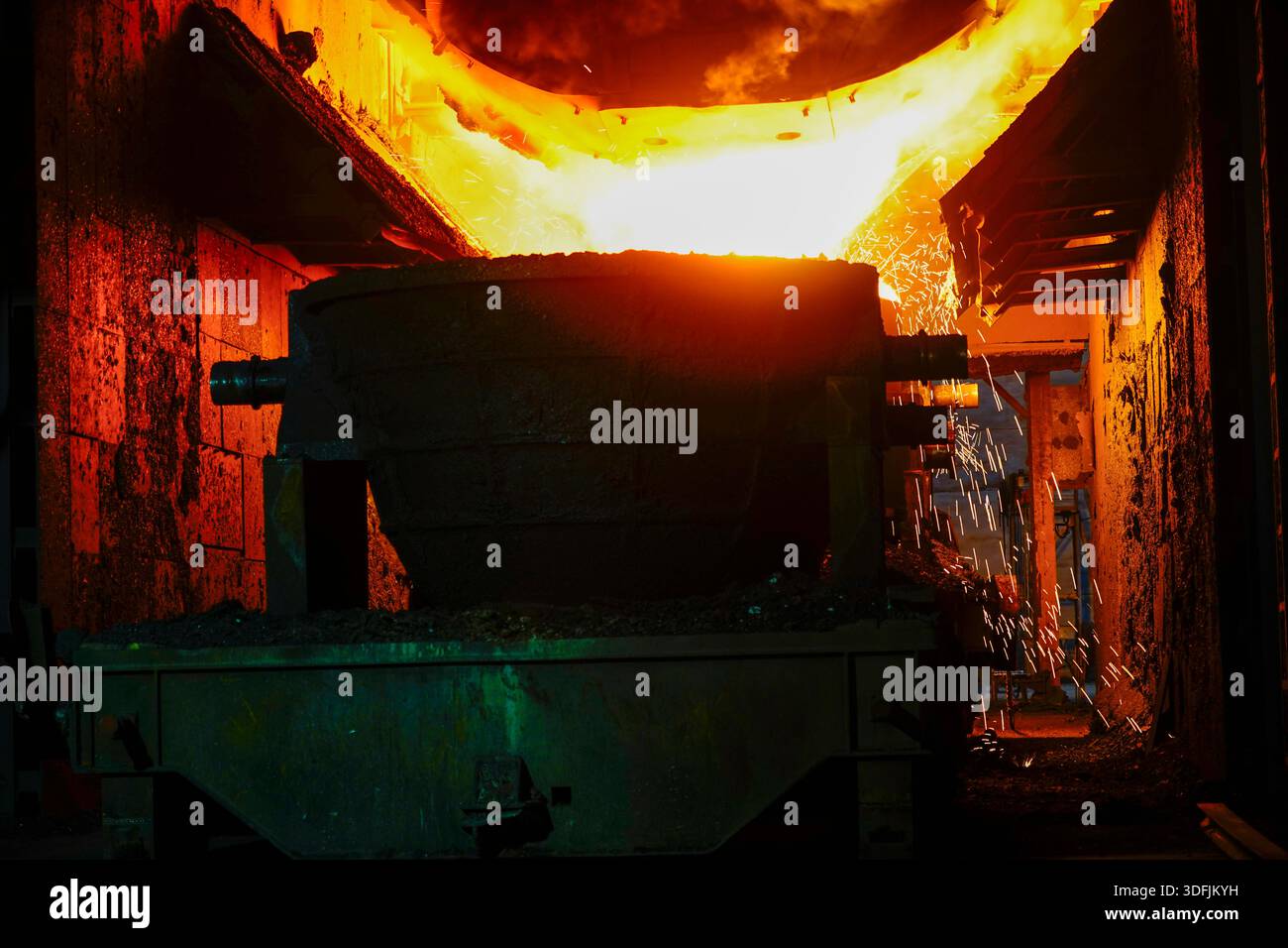 On-site shooting of high temperature forging in iron and steel plant ...