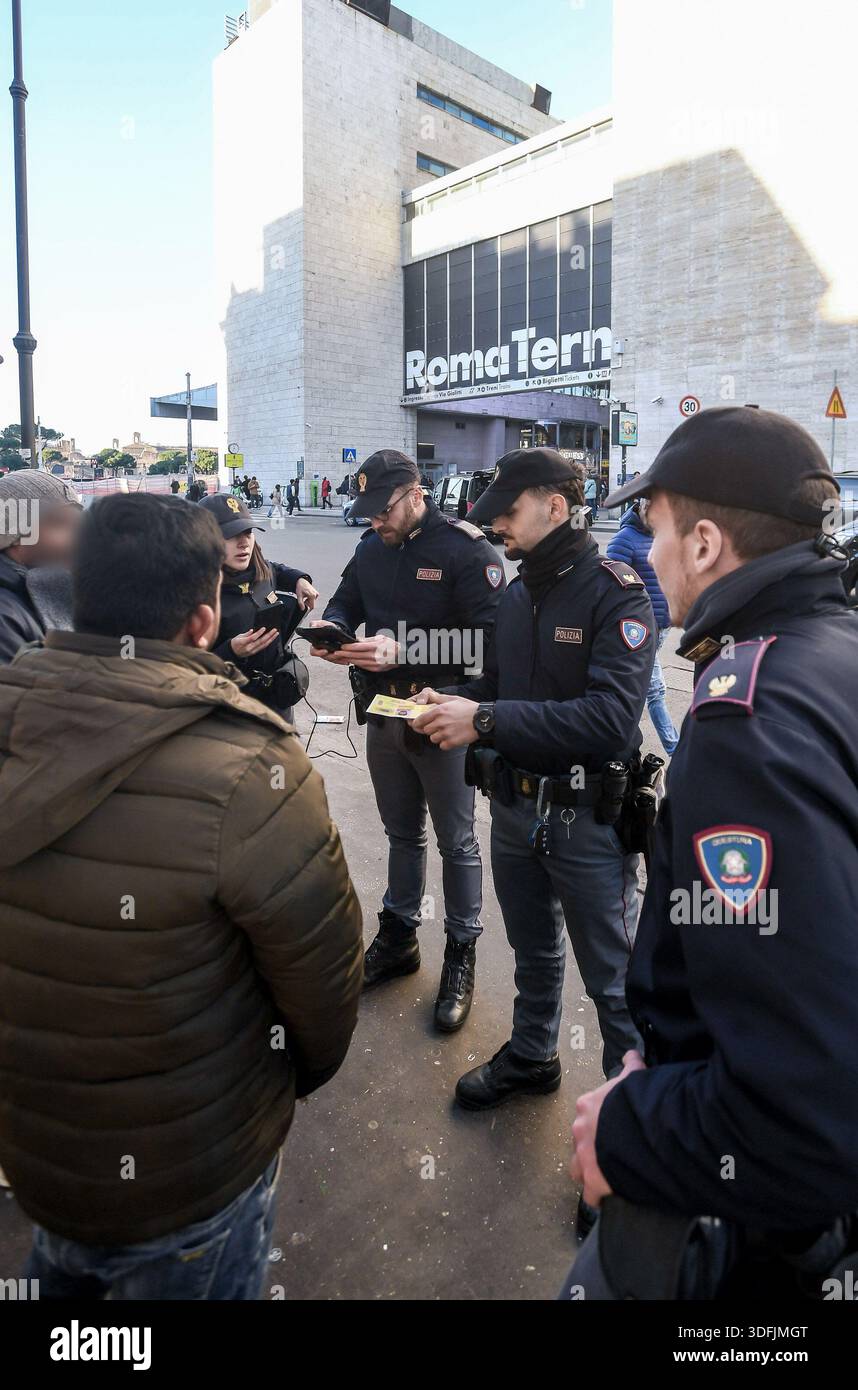 **NO WEBSITE OR NEWSPAPERS FOR ITALY ONLY** Deterioration and police ...