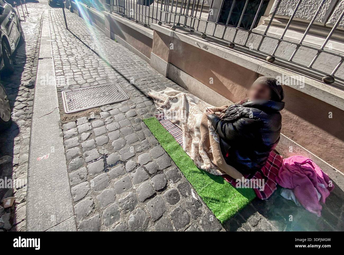 **NO WEBSITE OR NEWSPAPERS FOR ITALY ONLY** Deterioration and police ...