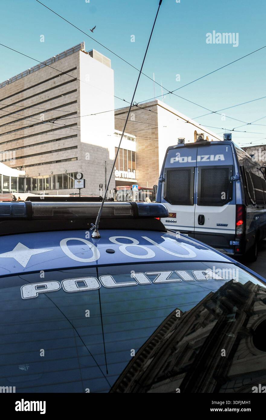 **NO WEBSITE OR NEWSPAPERS FOR ITALY ONLY** Deterioration and police ...