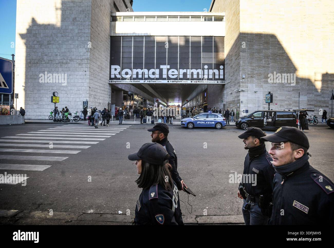 **NO WEBSITE OR NEWSPAPERS FOR ITALY ONLY** Deterioration and police ...